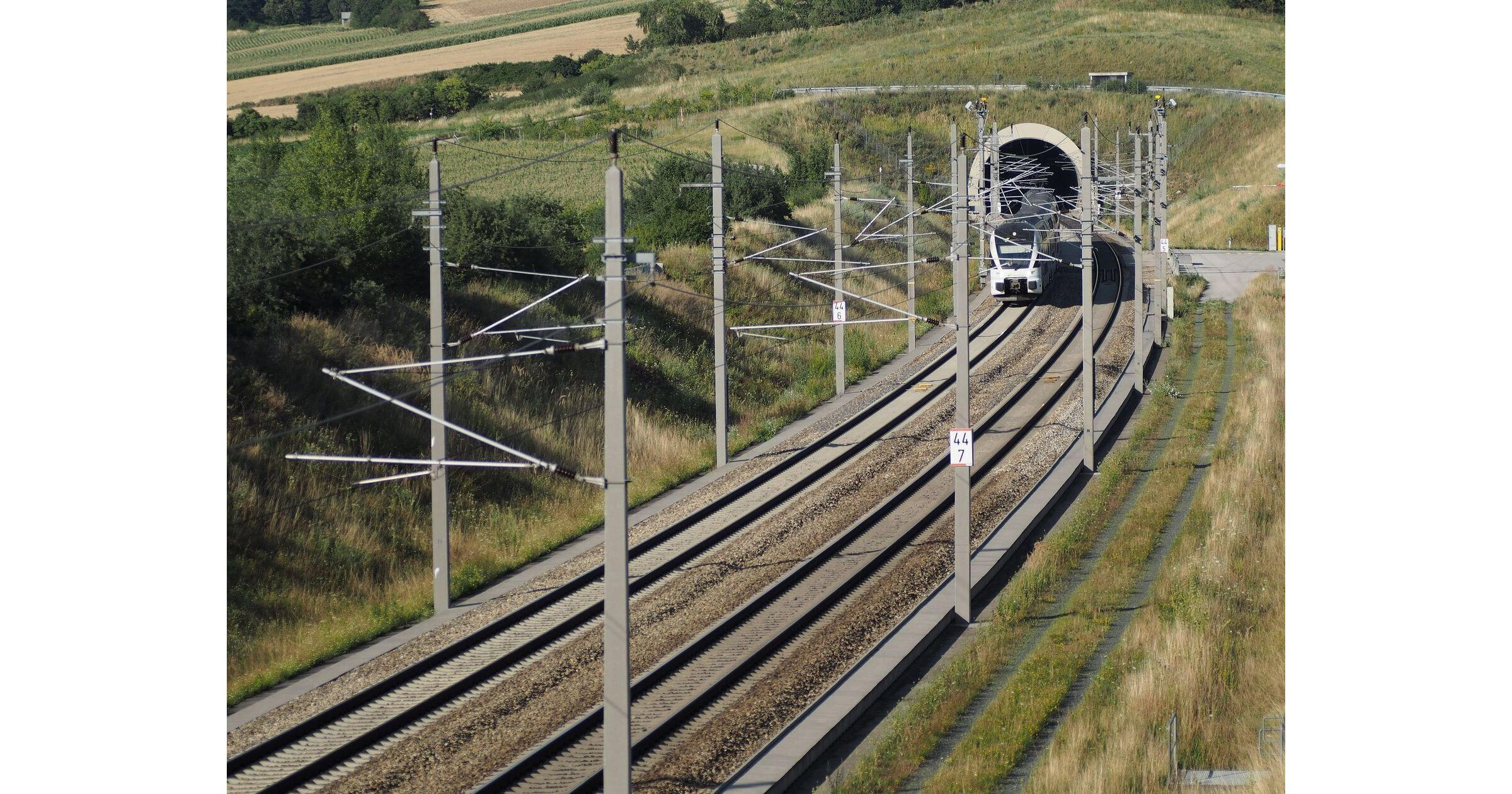 Stainless Steel in Transportation: AVA, The Railway Bridge of the Future
